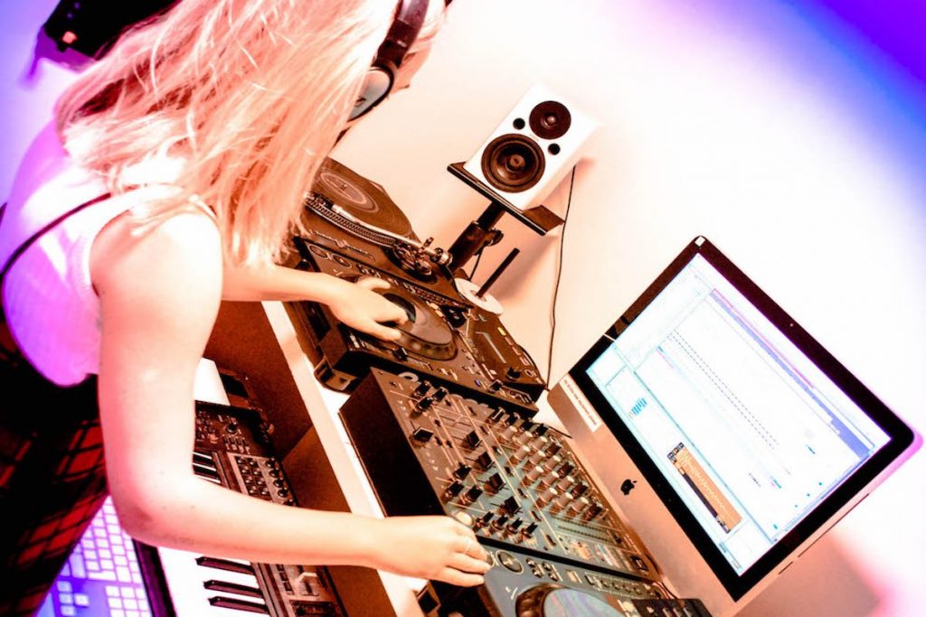 DJ crash course - Two on One - London Academy of Music Production